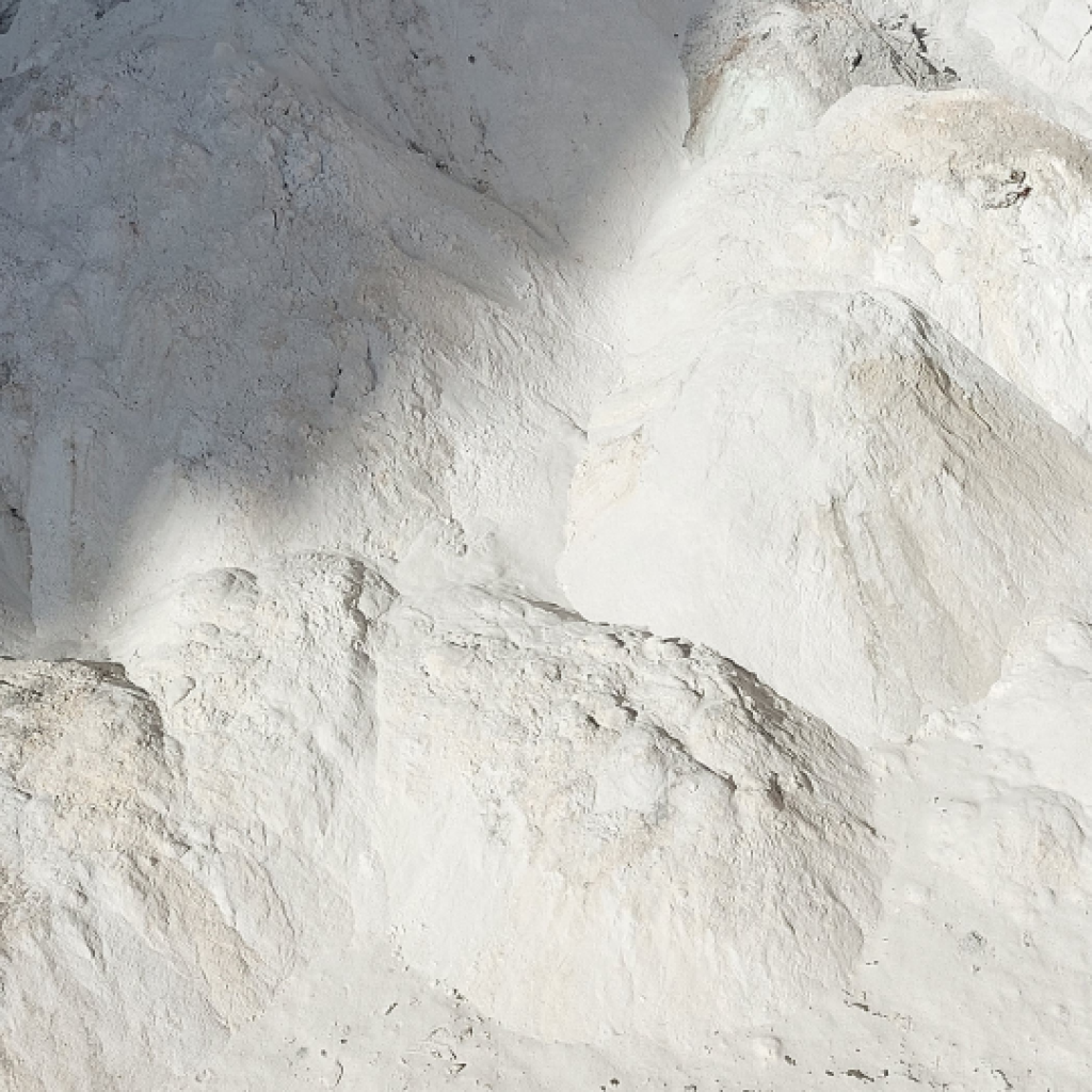 White steel aggregate